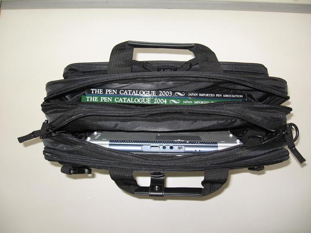 EA927AG-25B｜410x125x310mm ビジネスバッグ(黒)のページ